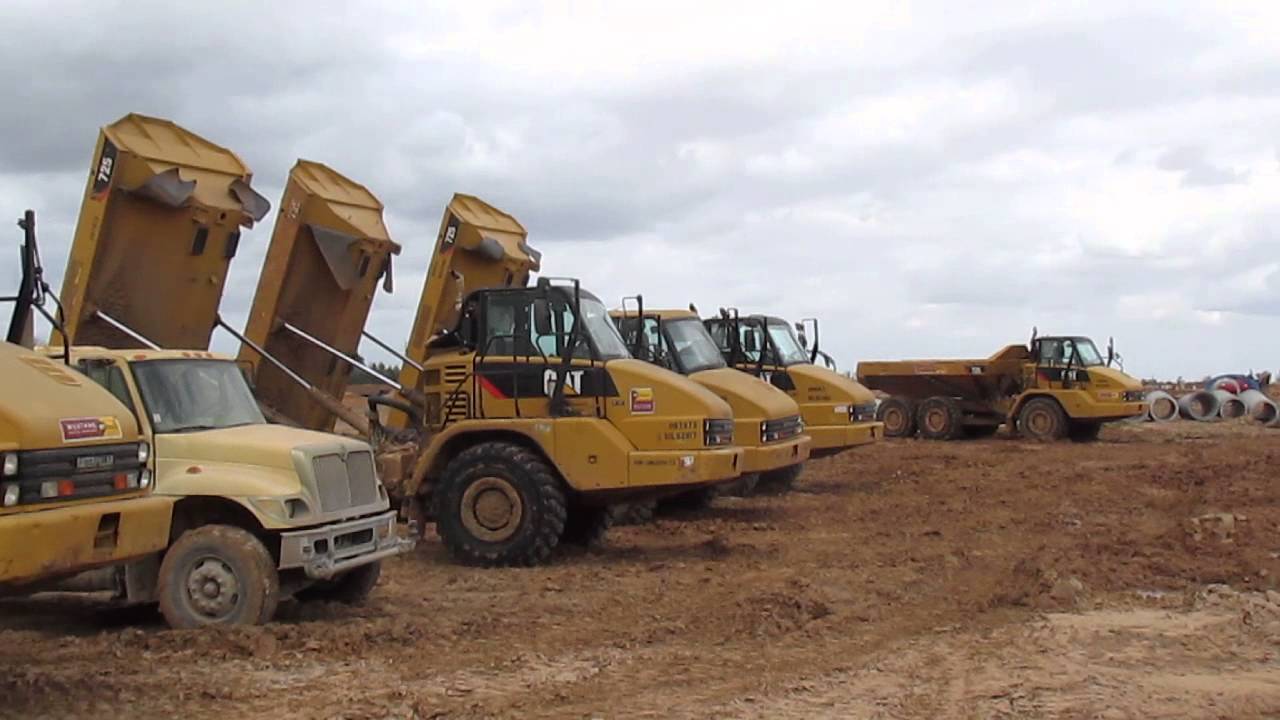 Caterpillar 725 Articulated Dump Trucks - YouTube
