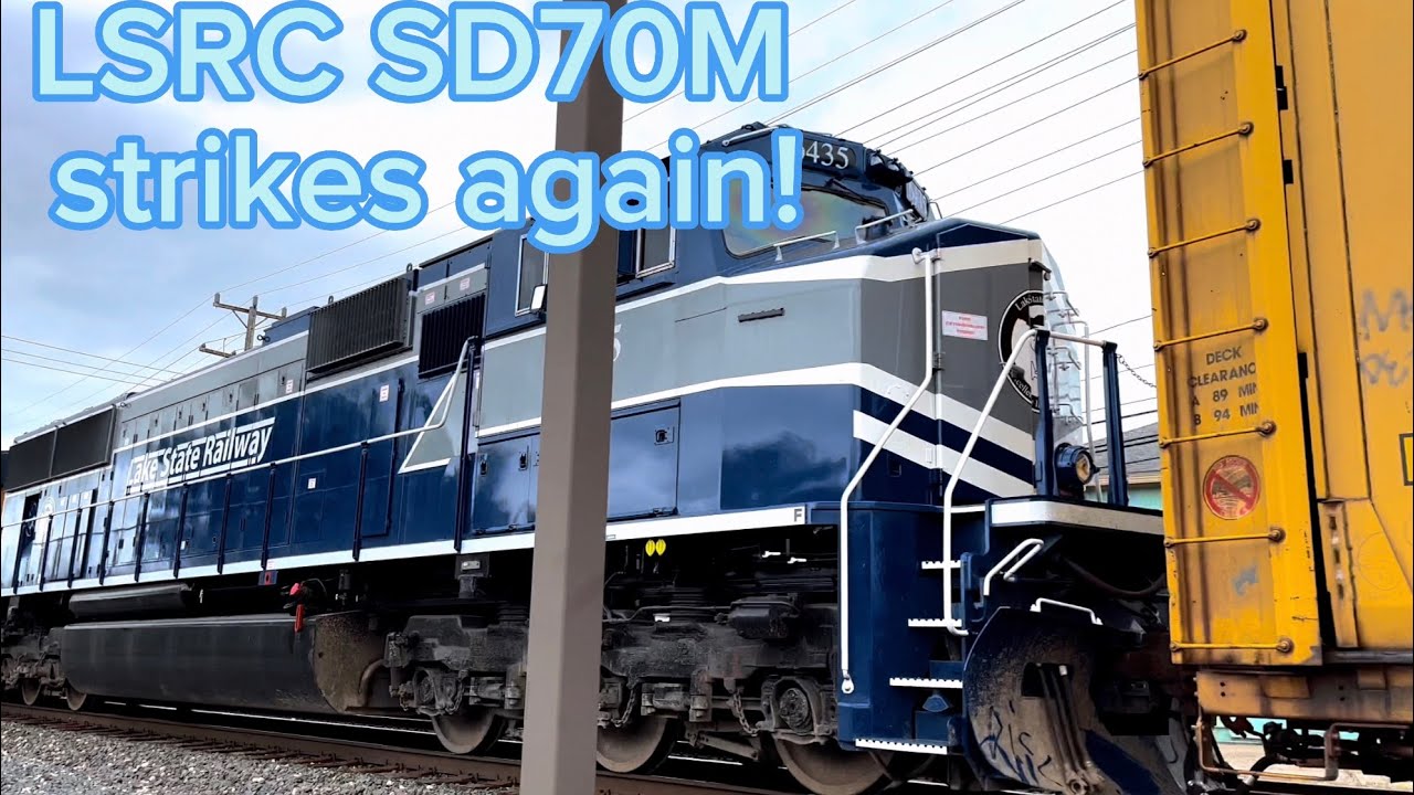 [4K HDR] Southbound CSX Manifest train with a LSRC SD70M trailing on ...