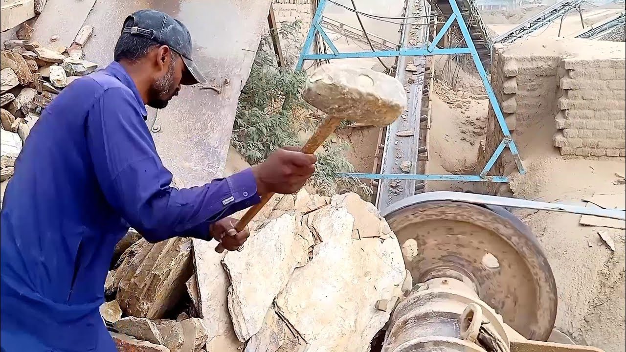 how man working hard Small crusher machine.amazing crusher machine ...
