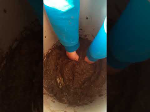 Arhan camurda araba arıyor: )