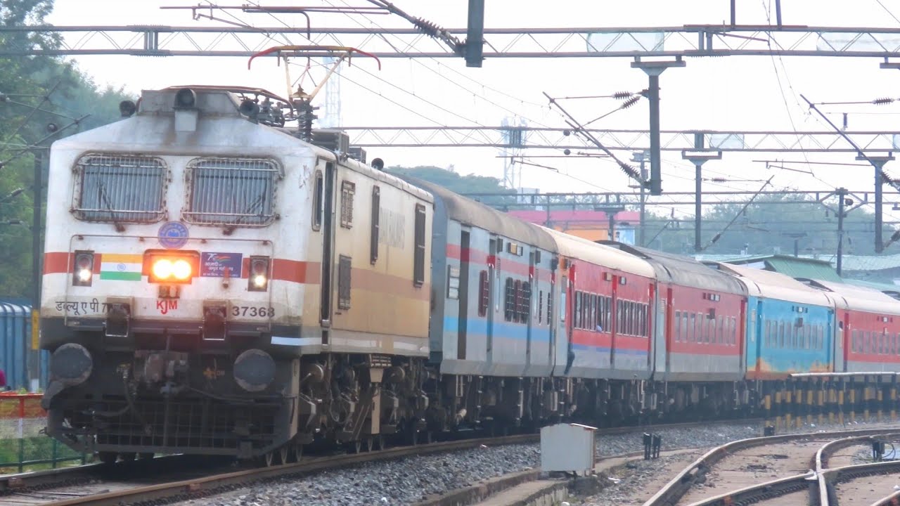 Kochiveli-Mysore Express with KjM WAP-7 Departing Bangarpet jn - YouTube