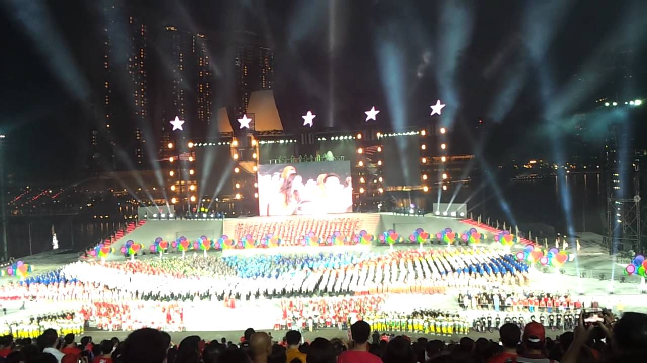 Singapore NDP 2013 - Majulah Singapura - YouTube