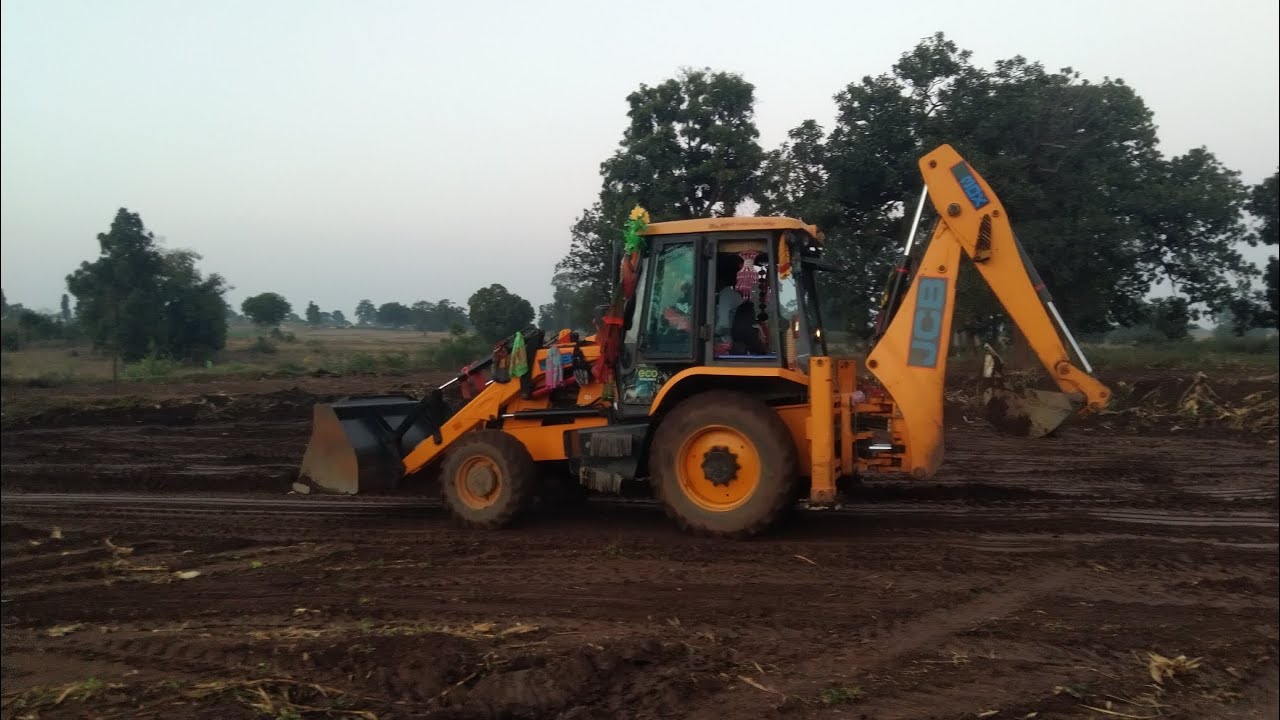 JCB 4×4 New JCB 2024 model 🚜 Khet mai huda banati hui or Khet ko level ...