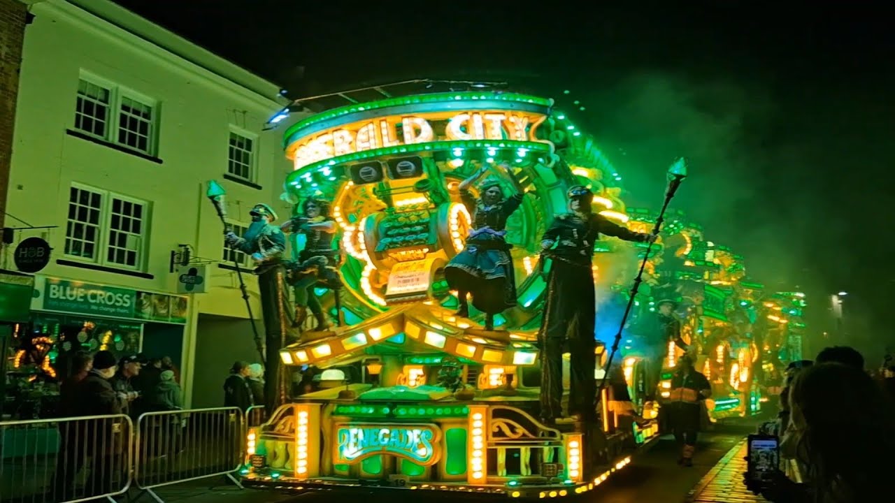 Wells Carnival 2025 Inventors, Emerald City And End Of Carnival - YouTube
