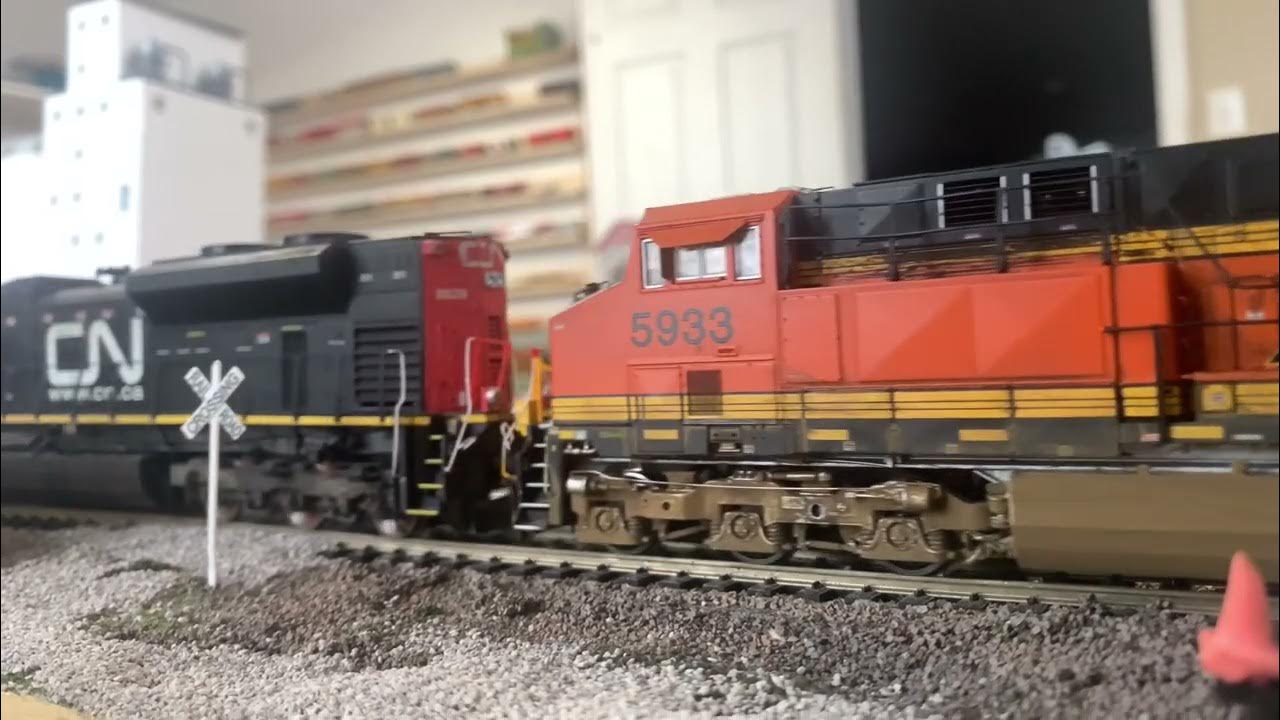 UP MNLAS With EMDX SD70ACe 1201 Trailing fifth. - YouTube