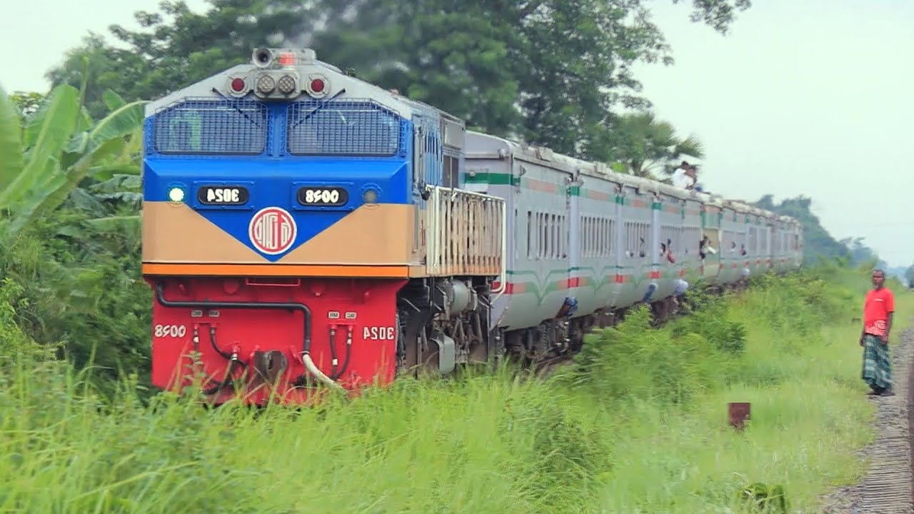 Mahanagar Express Crossing Srinidhi Railway Station | Chittagong Train ...