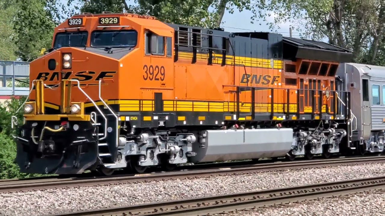 OCS ALERT! KC Area action with 5 trains, SD40 quartet in notch 8, clean ET44C4, 5 RRs & more ...