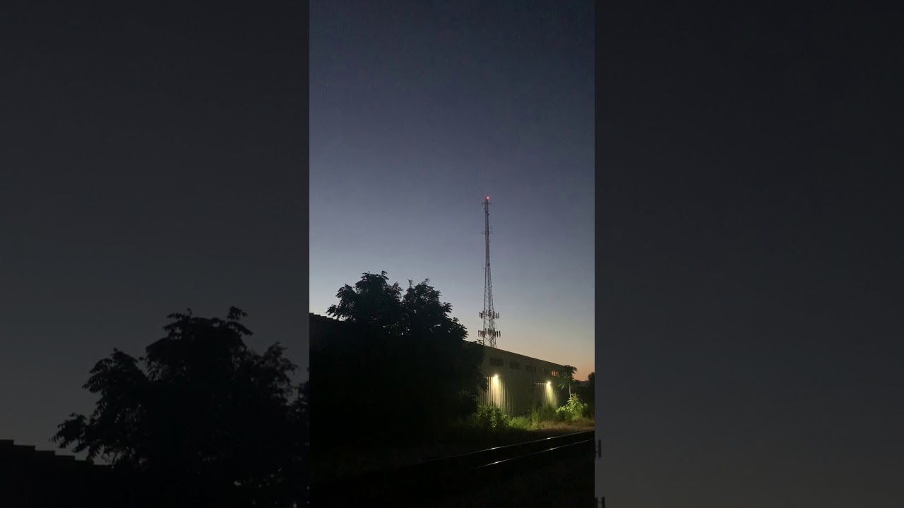 cell tower light - YouTube
