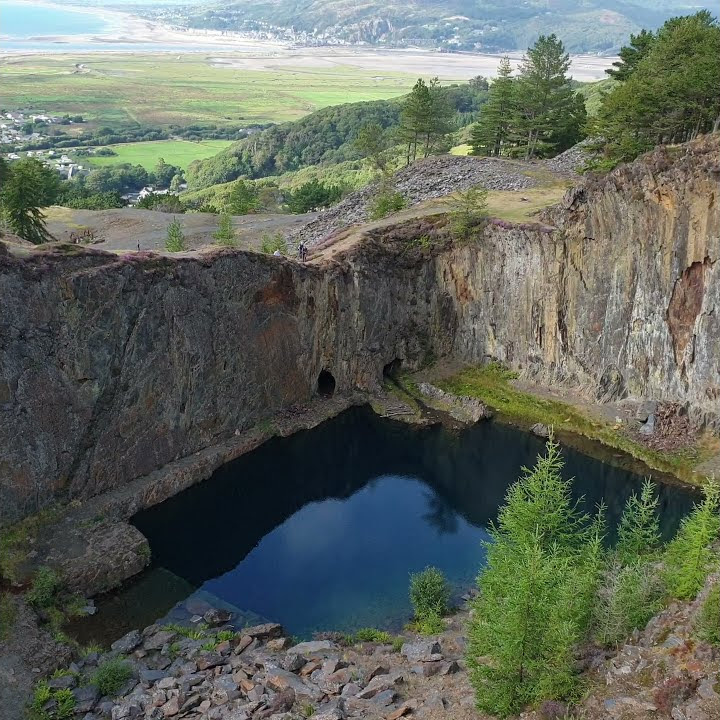 My Favourite Place on Earth 💙💚 - YouTube