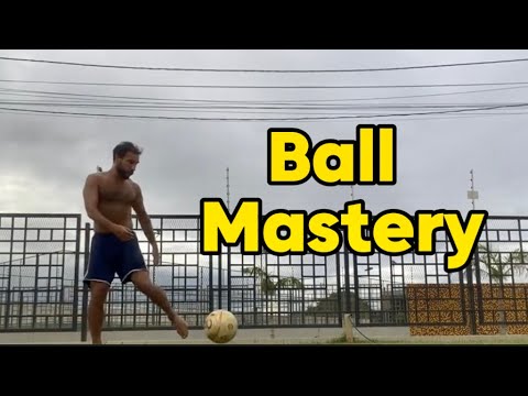 Pro player’s first touch technical training session - YouTube