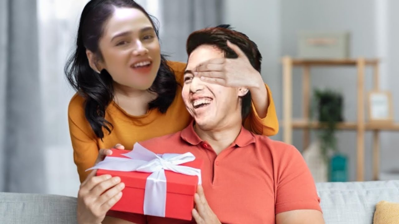 El Rumi Terkejut!! Syifa Hadju Berikan Sebuah Kado Berupa Kunci Mobil ...