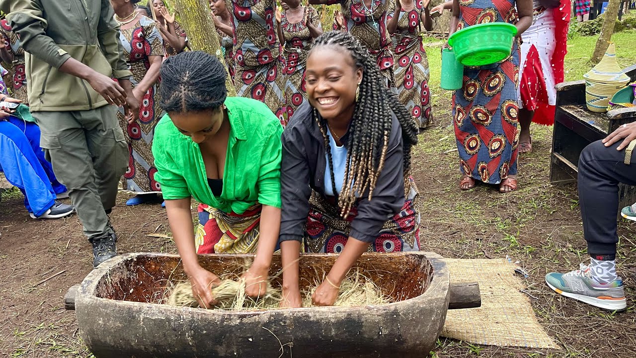 THE PROCESS OF MAKING BANANA BEER WITH LOCALS IN RWANDA - YouTube