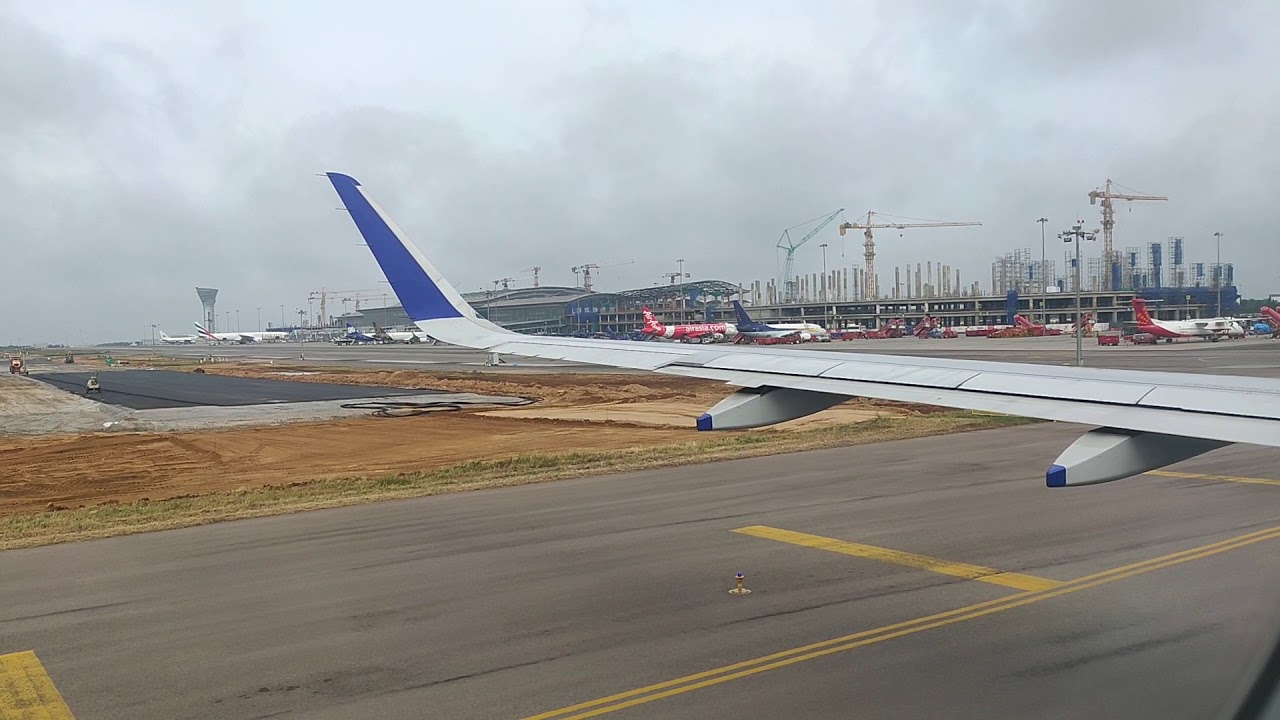 Indigo flight A320 landing view of the Hyderabad (India) - YouTube