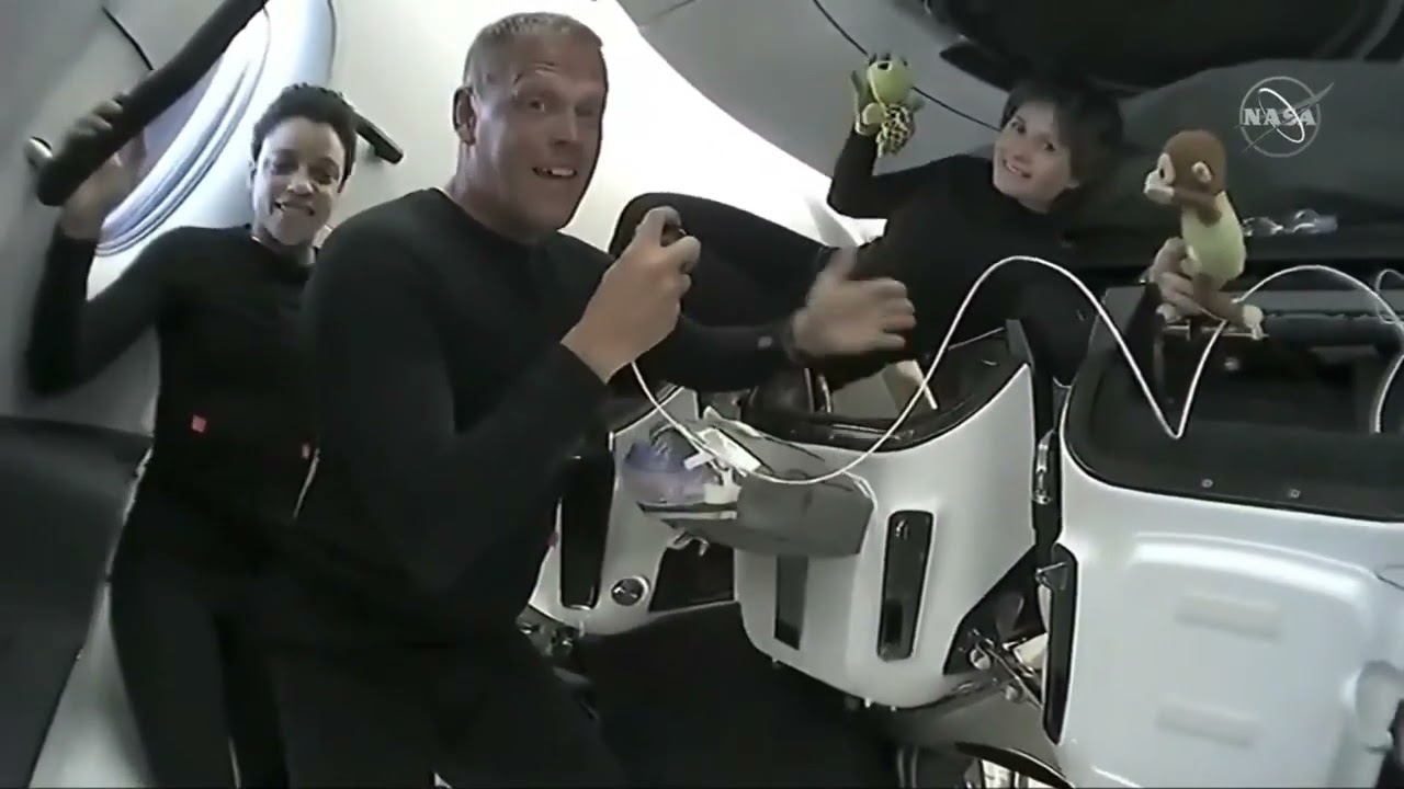 SpaceX Crew-4 show off zero-g indicators 'Zippy' and 'Etta' - YouTube