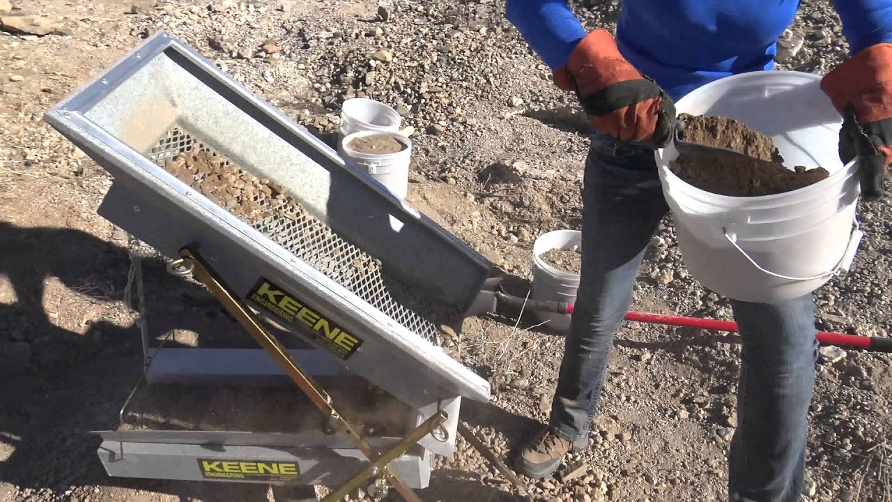 GOLD PROSPECTING IN ARIZONA - YouTube