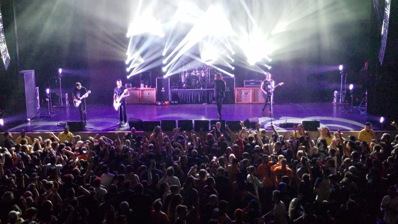 Beartooth - In Between *LIVE* 9/26/18 - YouTube