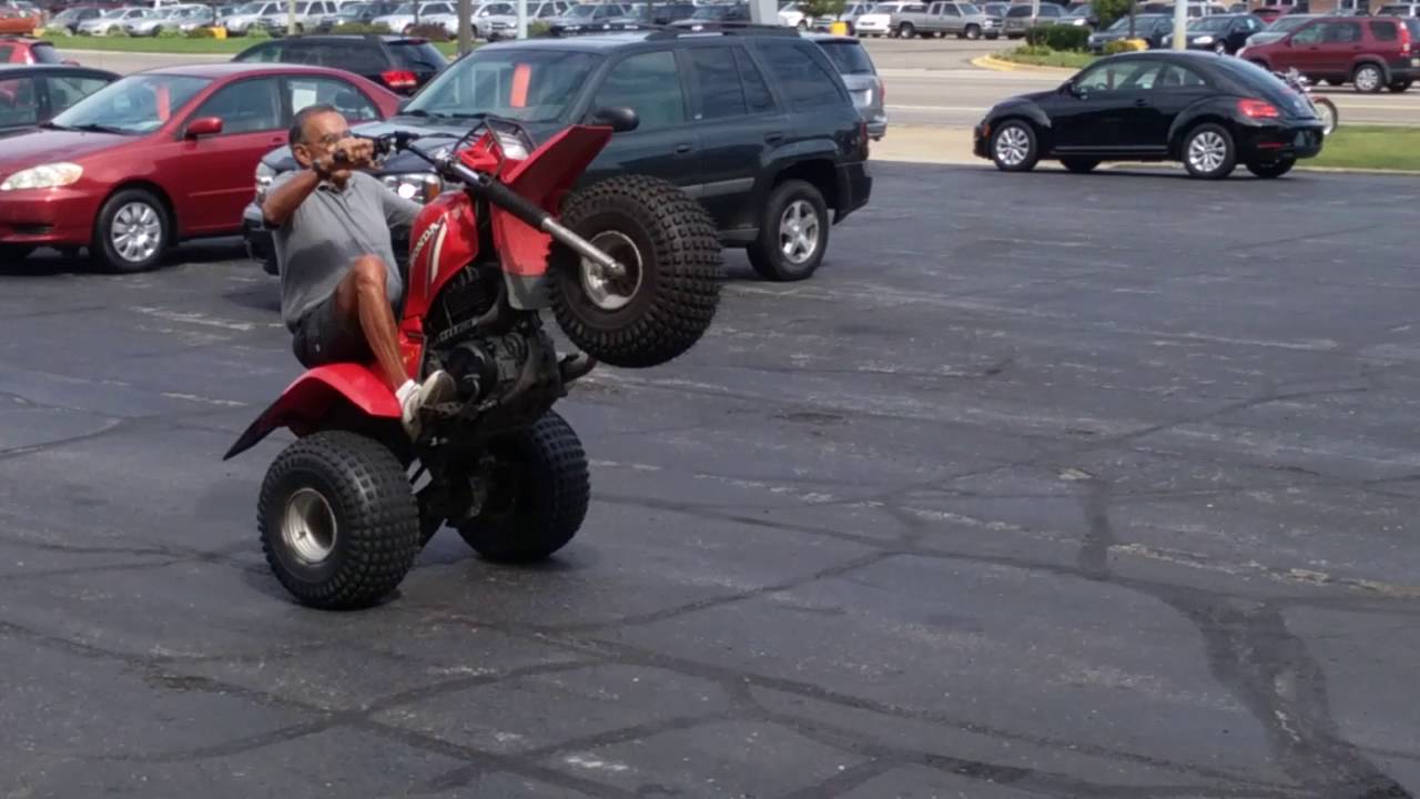 3-Wheeler wheelie walk + crash!! - YouTube
