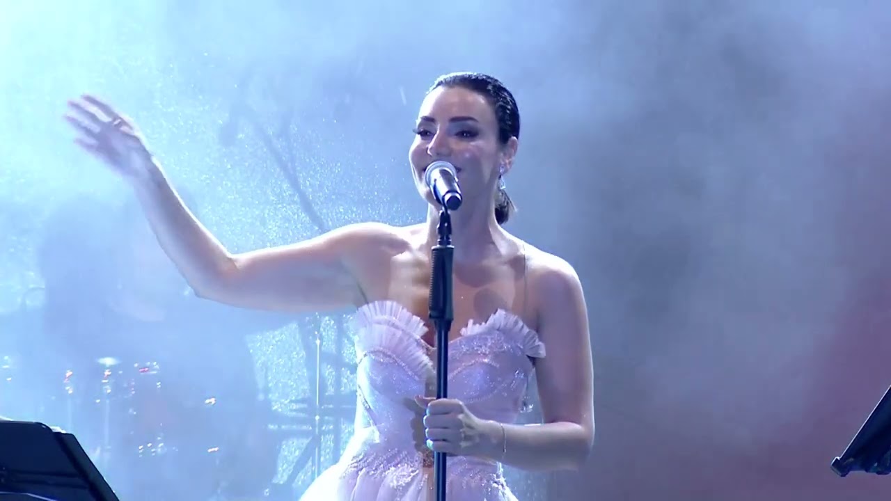 Sevcan Orhan - Bahçede Yeşil Çınar (Konser) - YouTube