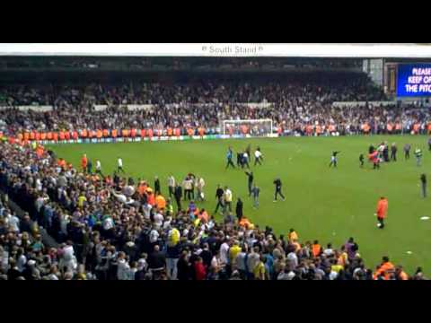 Leeds v Bristol rovers Pitch invasion (PADDY) - YouTube