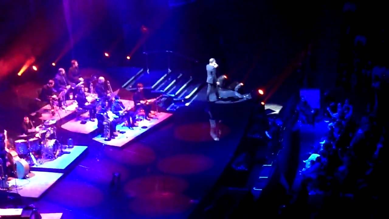 Michael Buble singing Everything.MP4 - YouTube