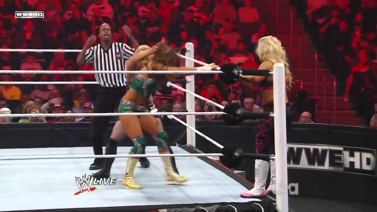 WWE Raw 09/26/11 - Kelly Kelly & Eve vs. Beth Phoenix & Natalya - YouTube