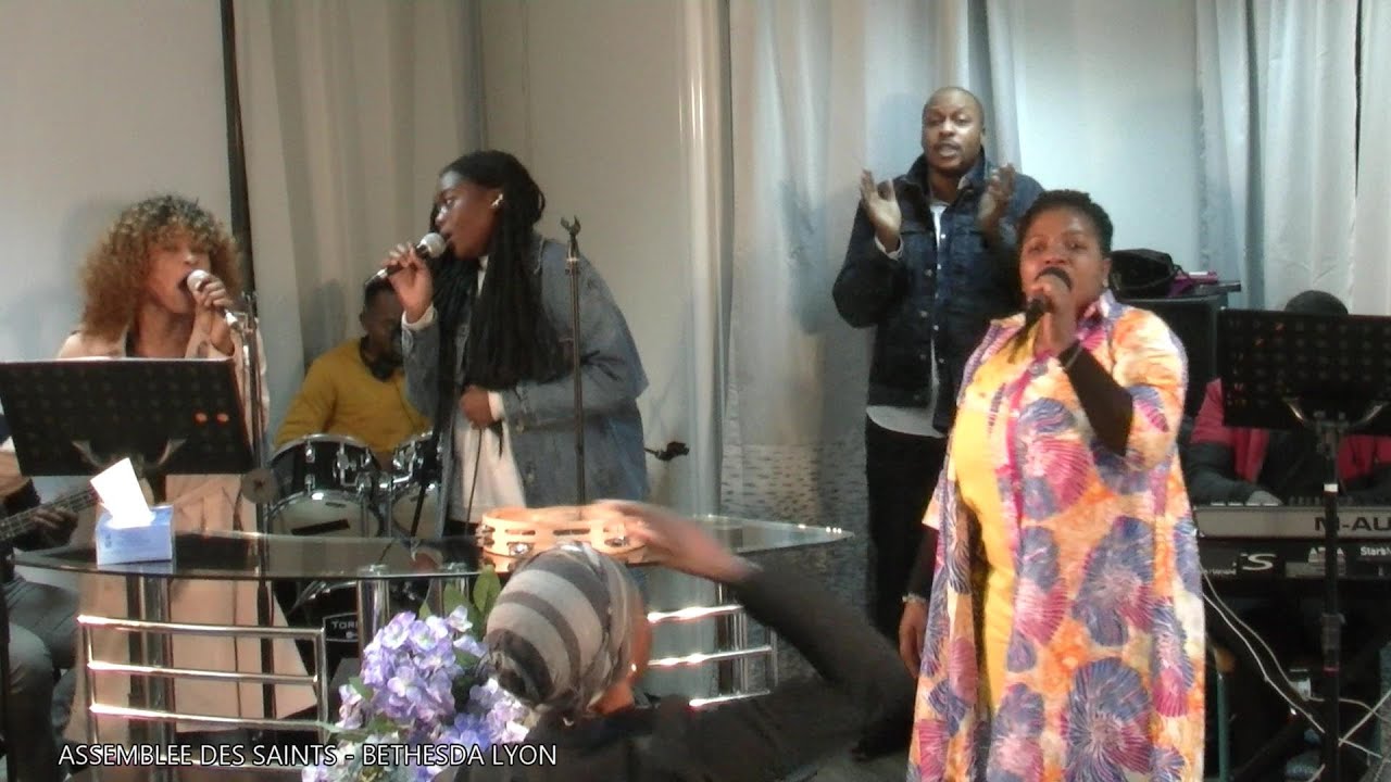Mary Sy - Quand IL descend, l'atmosphère change - YouTube