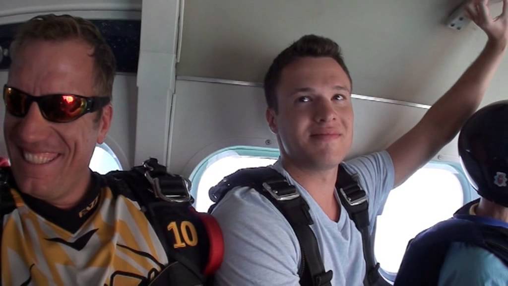 Kyle Carlin Skydiving over the Palm in Dubai - YouTube