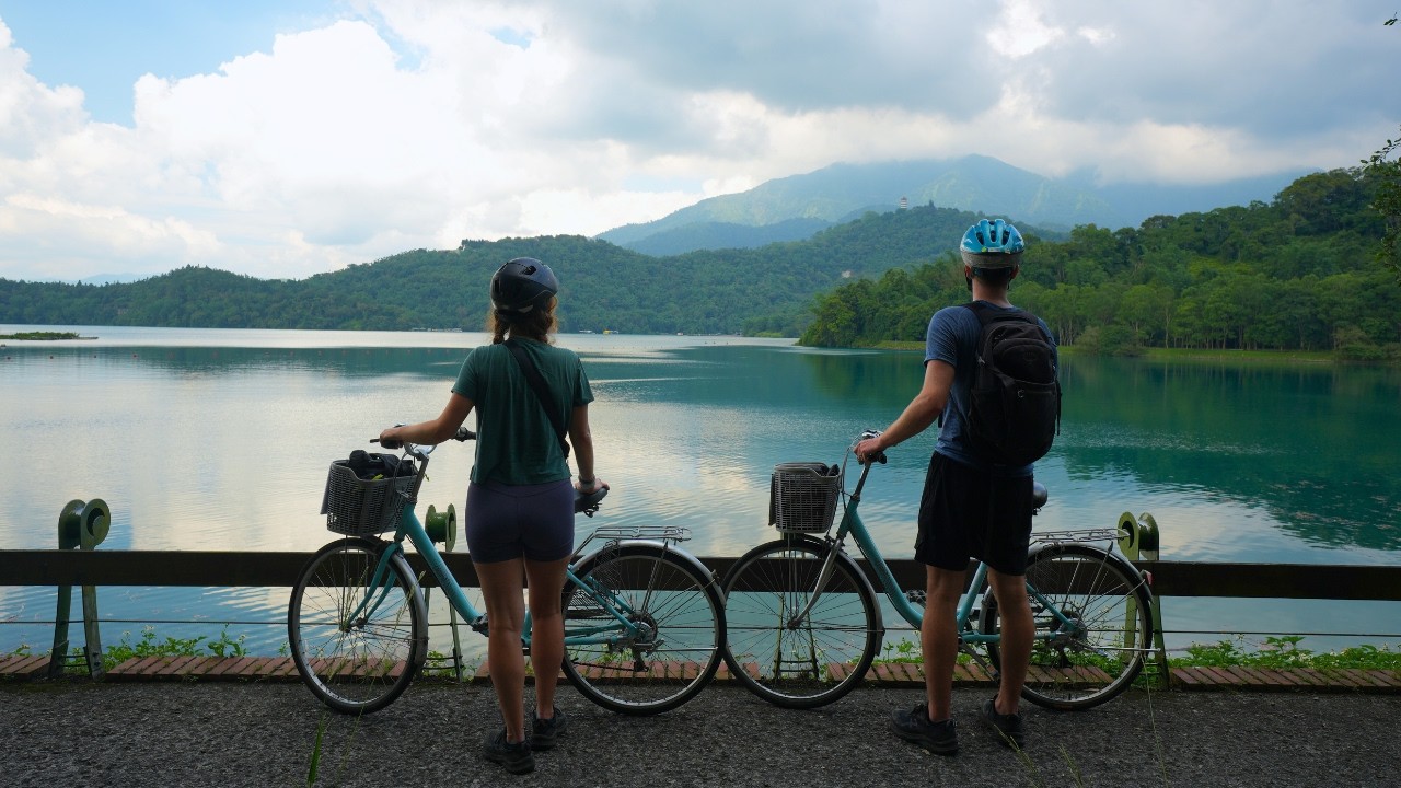Best Bike Ride in Taiwan? 🚲 🇹🇼 30KM Around Sun Moon Lake - YouTube