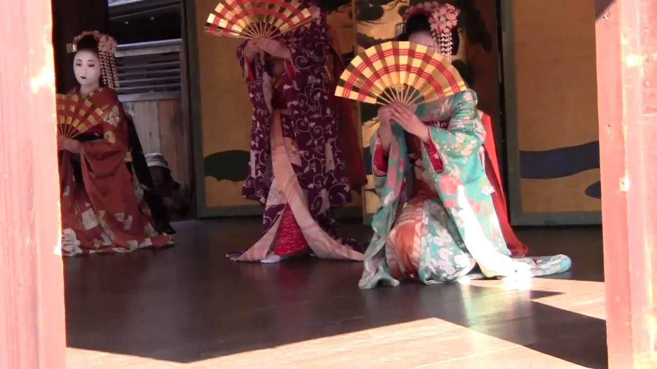 Maiko dancing at the Setsubun festival in Kitano-tenman gu in Kyoto ...