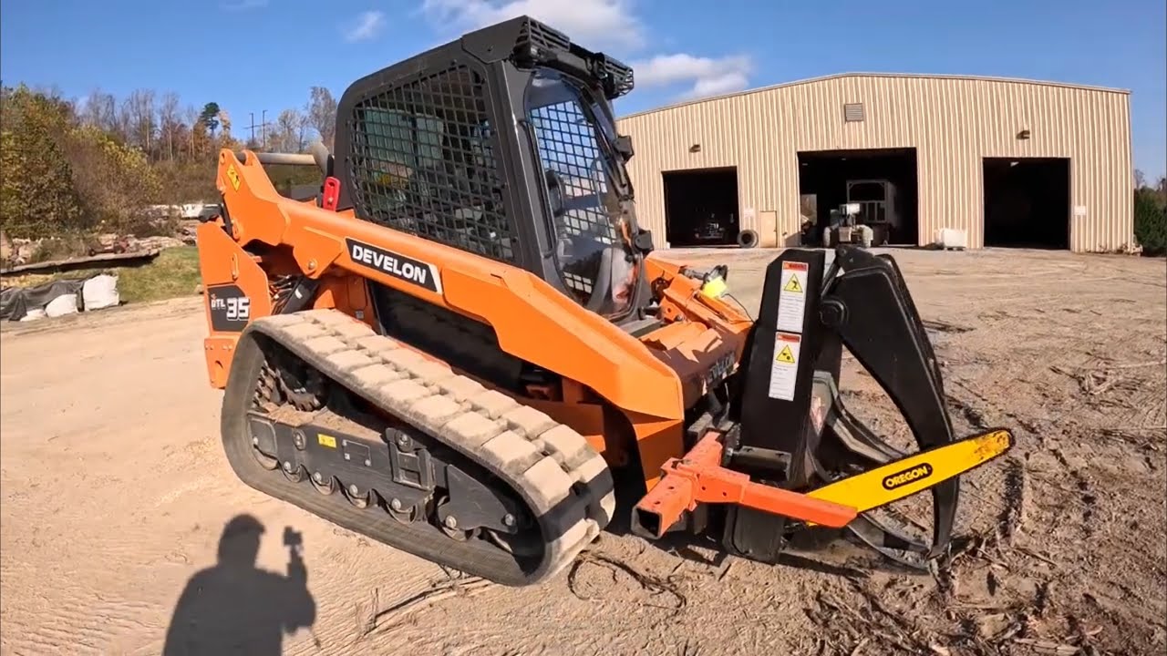 Develon DTL-35 Skid Steer with Halverson HWP 200 GS and SplitForce Self ...