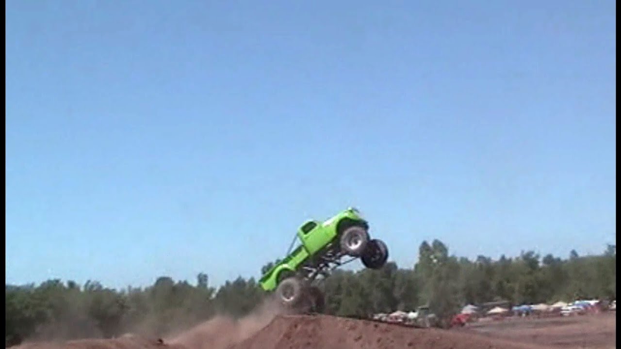 4x4 Mega Mud Truck FREESTYLE pt 2 - YouTube
