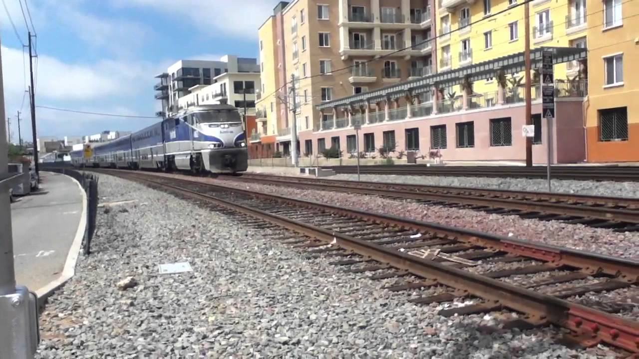 Amtrak Pacific Surfliner arrives SD with engine #462 - YouTube