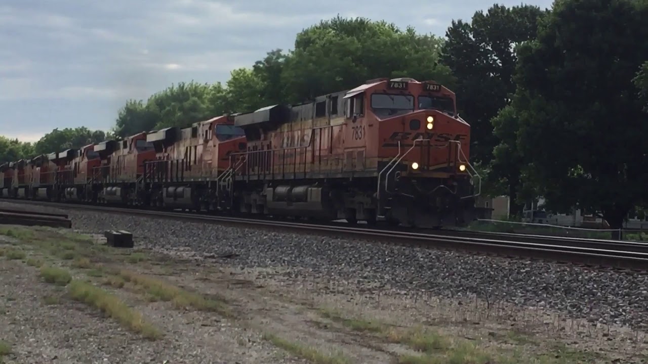 BNSF Transcon action with a 12 loco Power Move - YouTube