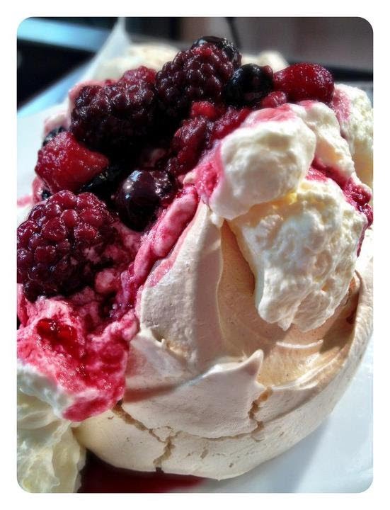 The Easiest & Simplest Pavlova Recipe in the World || FOODIE HACK - YouTube