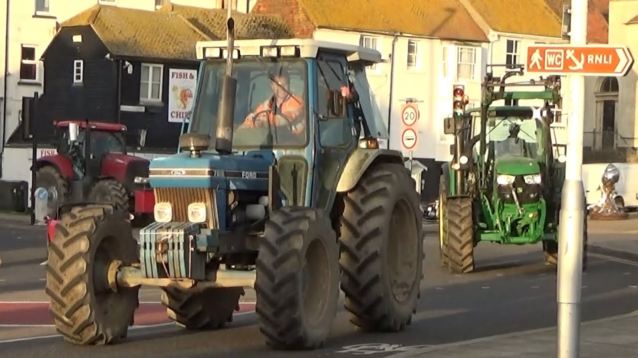 The 2024 Hastings Tractor Fish and Chip Run. Vehicles arriving. - YouTube