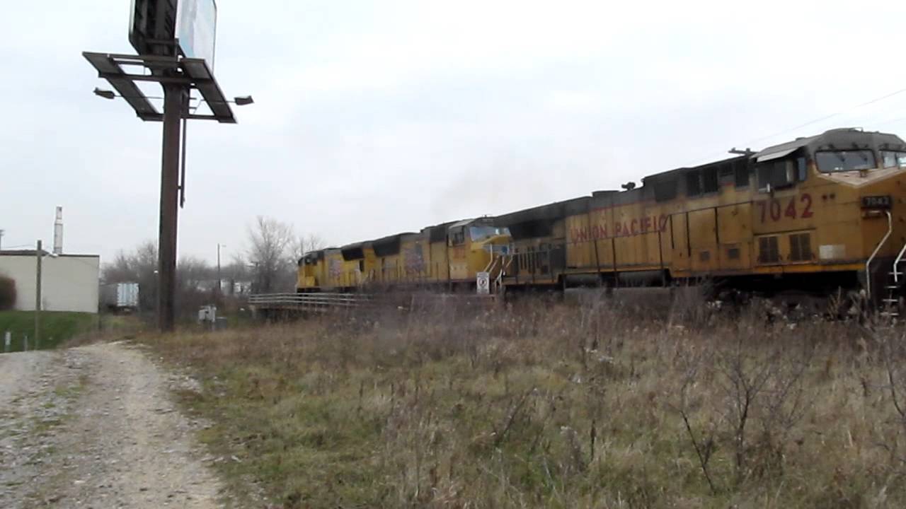 UP 5082 3872 and 7042 - YouTube