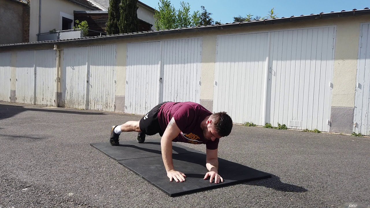 Gainage PLanche coude bras tendus commando - YouTube