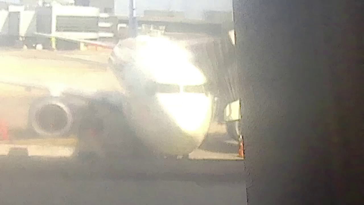 Atl timelapse from gate E26 - YouTube