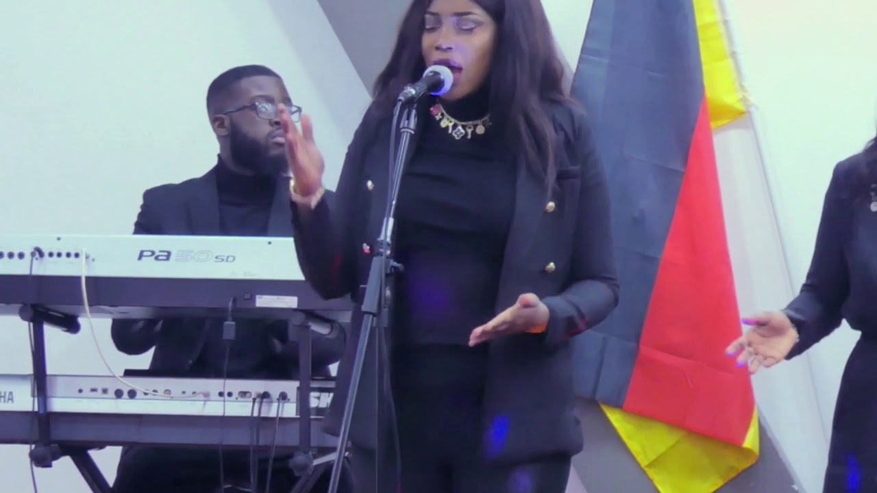 Emmanuel Komba - Medley De Gloire en Gloire/ Seigneur Fait moi Voir ta ...