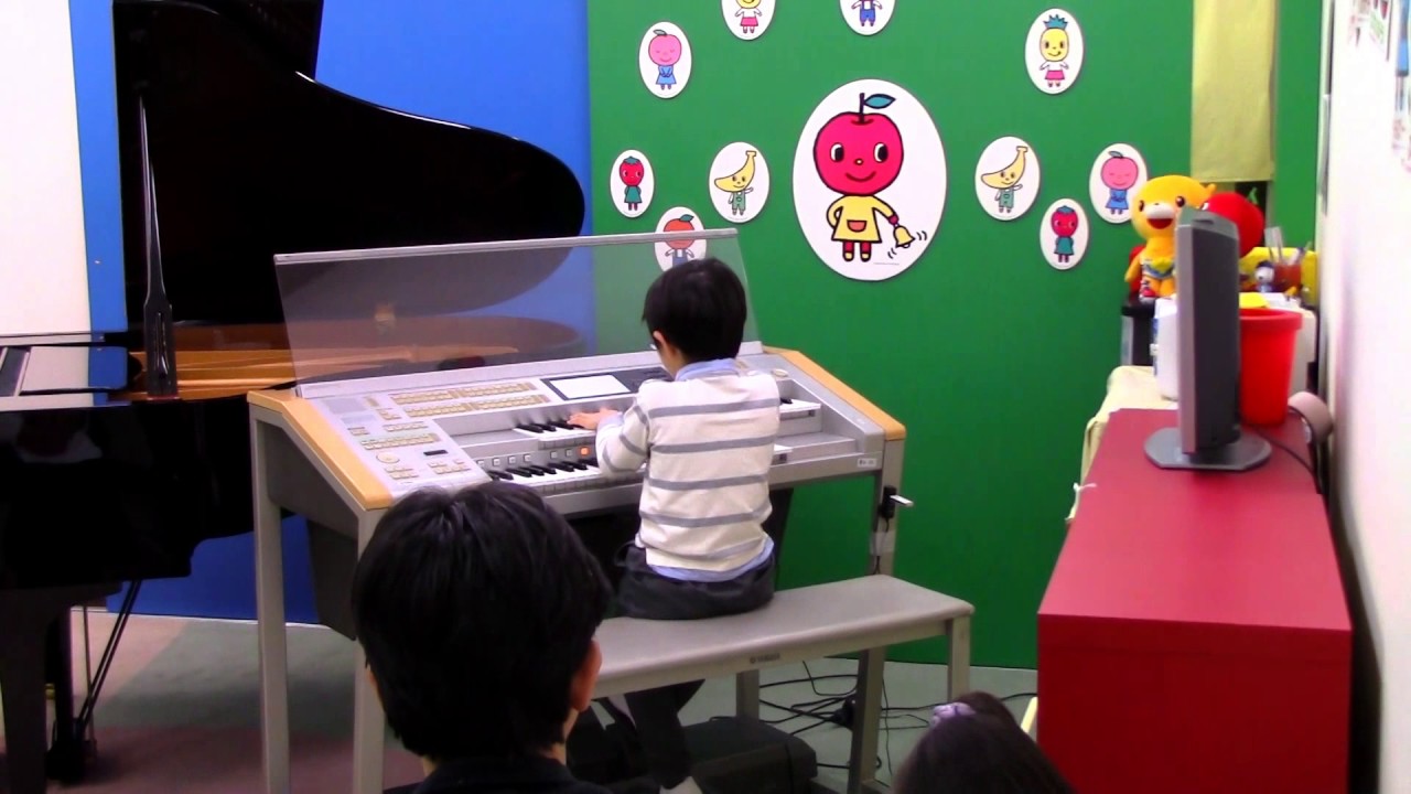 2nd-year Electone student demo (Toccata by J.S.Bach) - YouTube