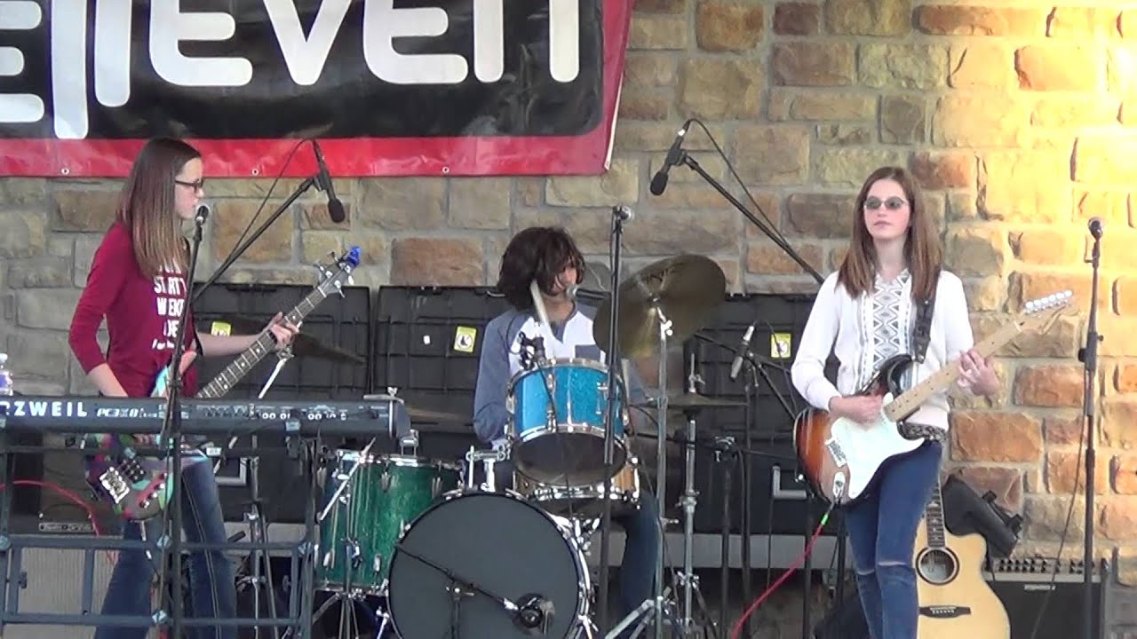 Robbie Matthews w ELLEVEN do Blitzkrieg Bop-RAMONES at Gladfest 10/2/15 ...