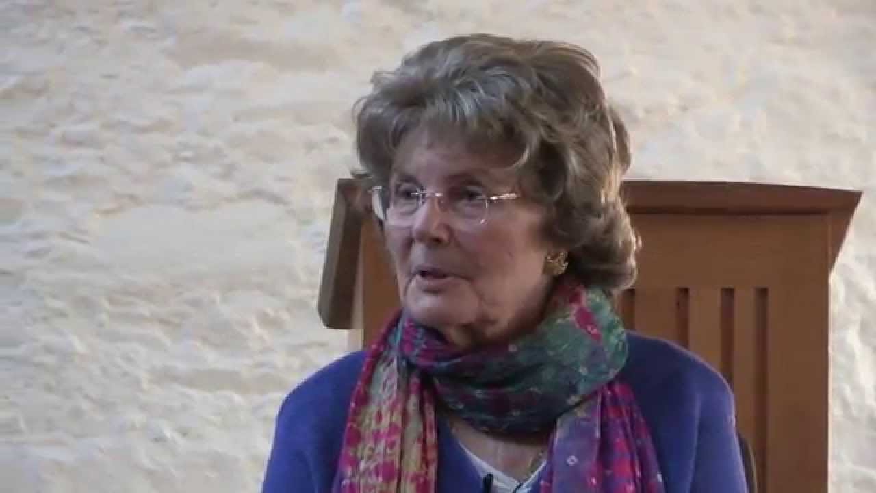 Anne Baring on "The Dream of the Cosmos" - YouTube
