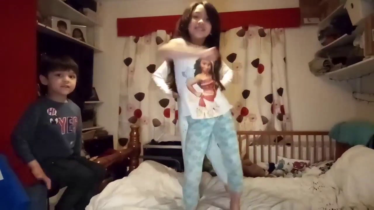 Nod, Clap, shake your hips Dance - YouTube