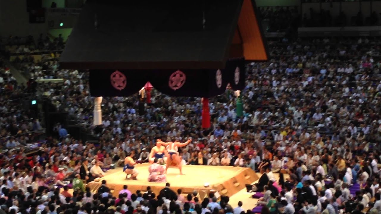 Sumo ceremony - YouTube