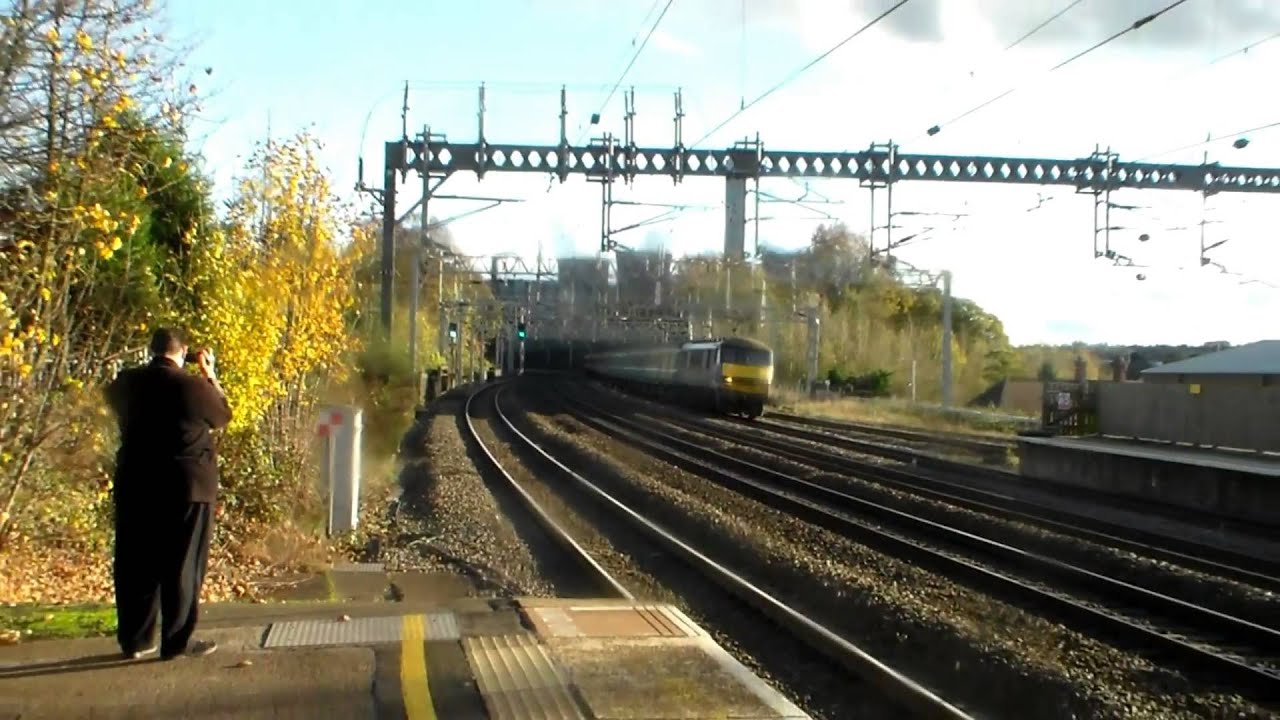 DBS Class 90s, 90021 & 90037, 1Z66 passing Rugeley Trent Valley (7th ...