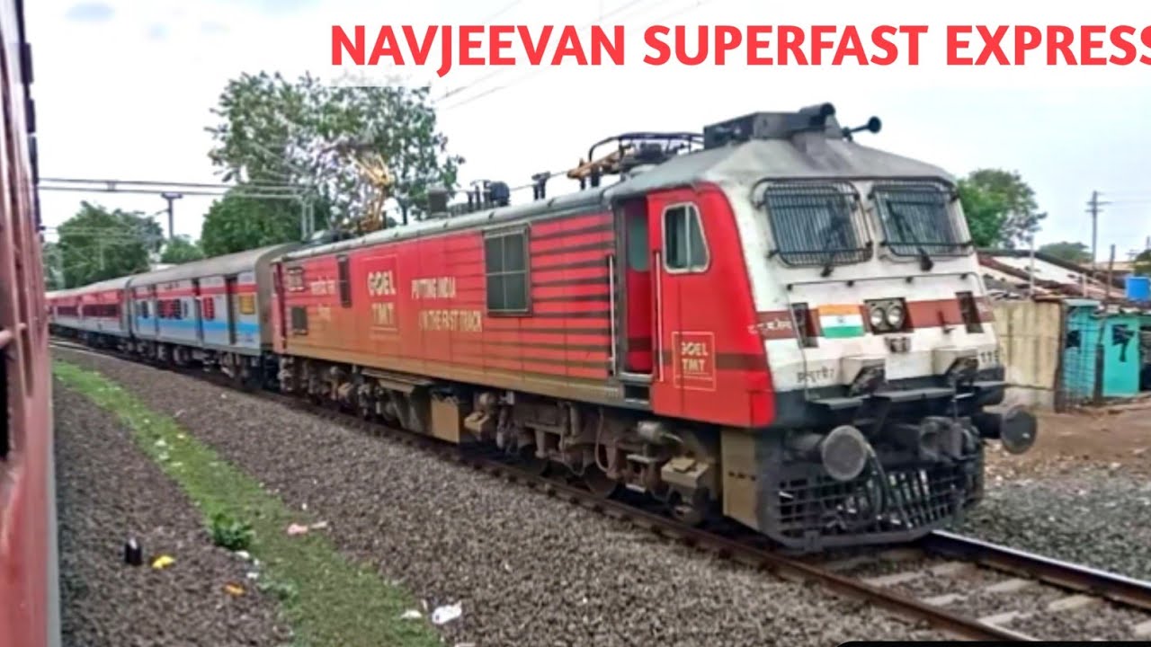02656 Navjeevan Express with Offlink GOEL TMT Liveried (Bhilai) WAP-7 ...
