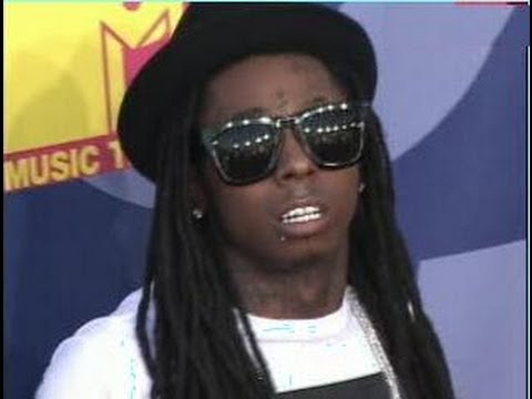 LIL WAYNE tries to get CIARA's attention at MTV Video Music Awards ...
