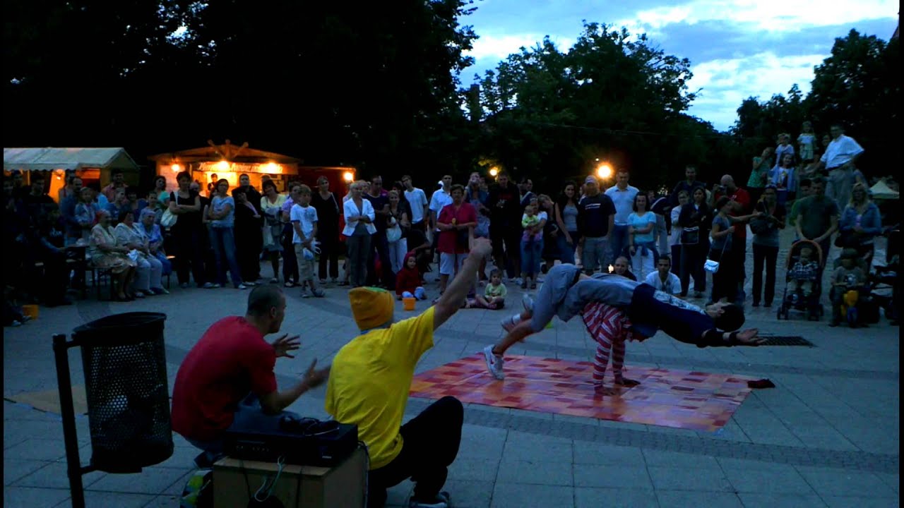 Break dance in Kecskemet main square - YouTube