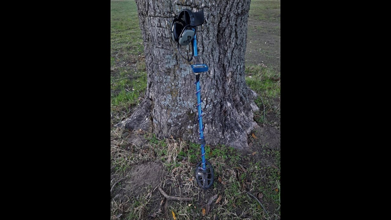 Metal Detecting Old Swap Meet/ Trades Day Grounds ...# 366 - YouTube