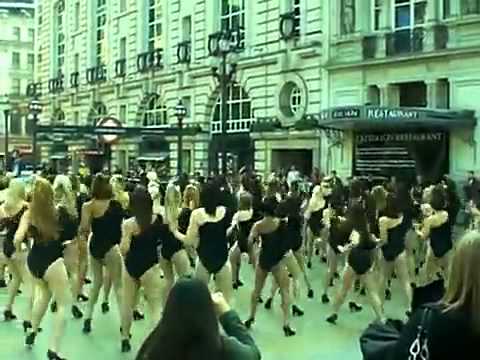 Flash Mob 100 Girls Dance in Piccadilly Circus to Beyonce Single Ladies ...